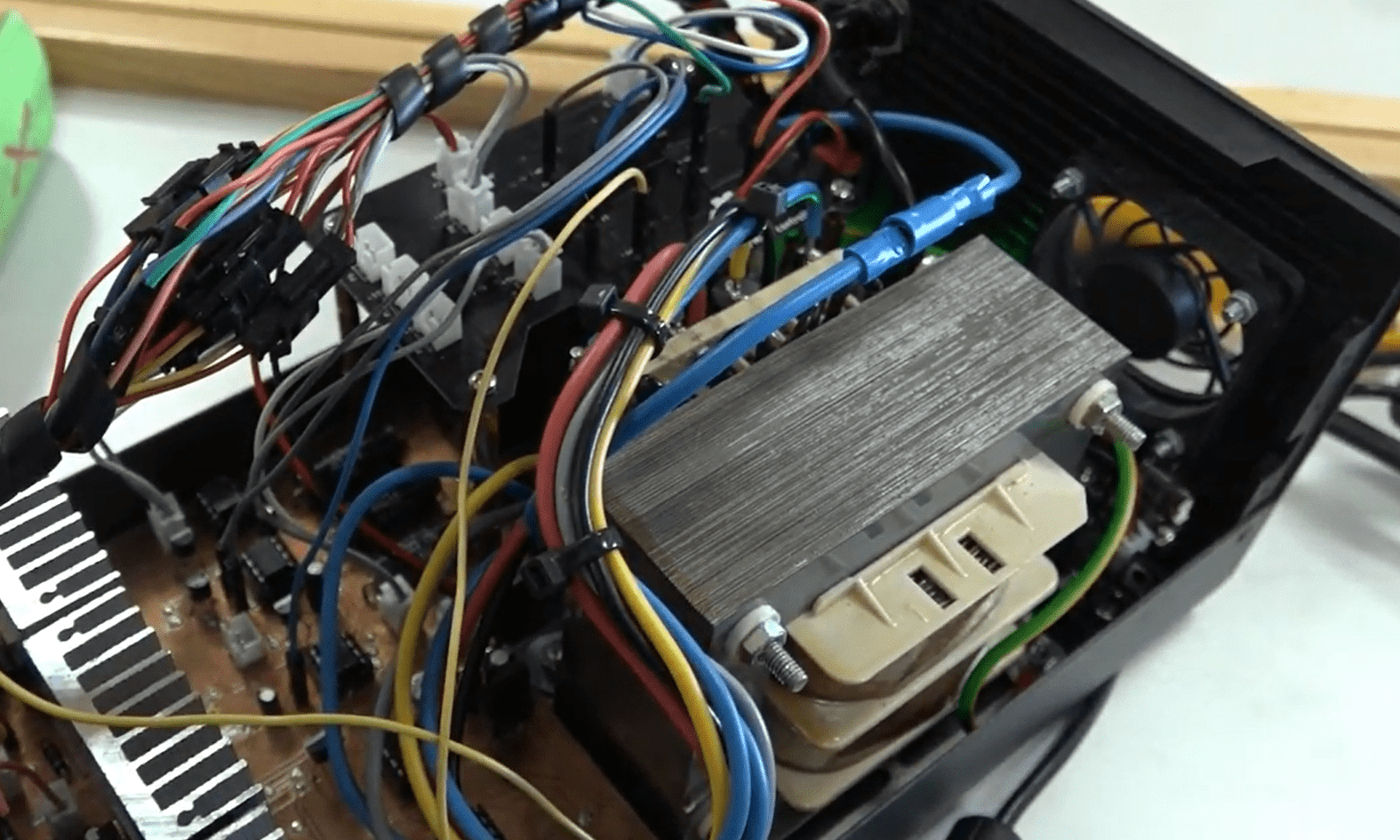 Tölvustýrður spennugjafi | Tækniskólinn